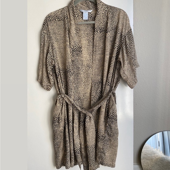 august silk | Intimates & Sleepwear | August Silk Intimate Robe | Poshmark
